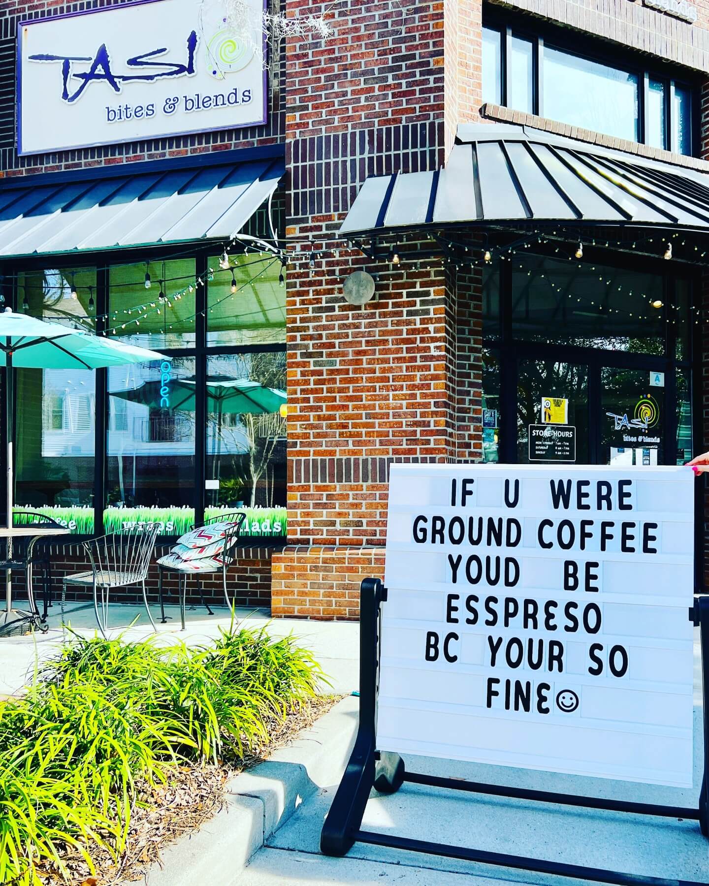 Isle of Palms Restaurants | Tasi - The Smiley Face Cafe & Takeaway